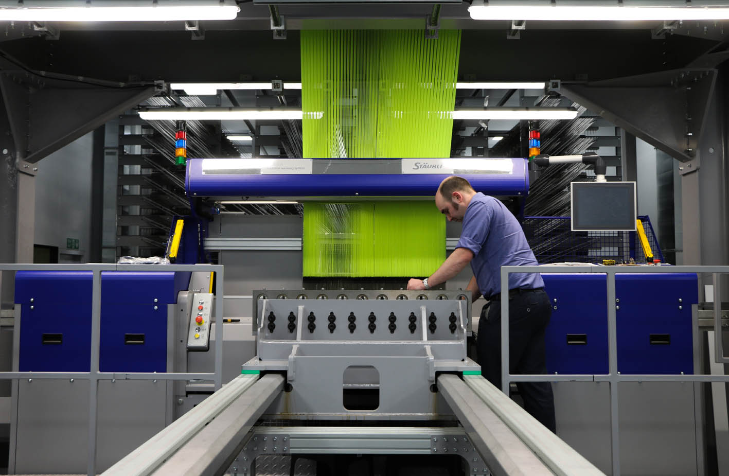 Continuous fibre coating system for new composites